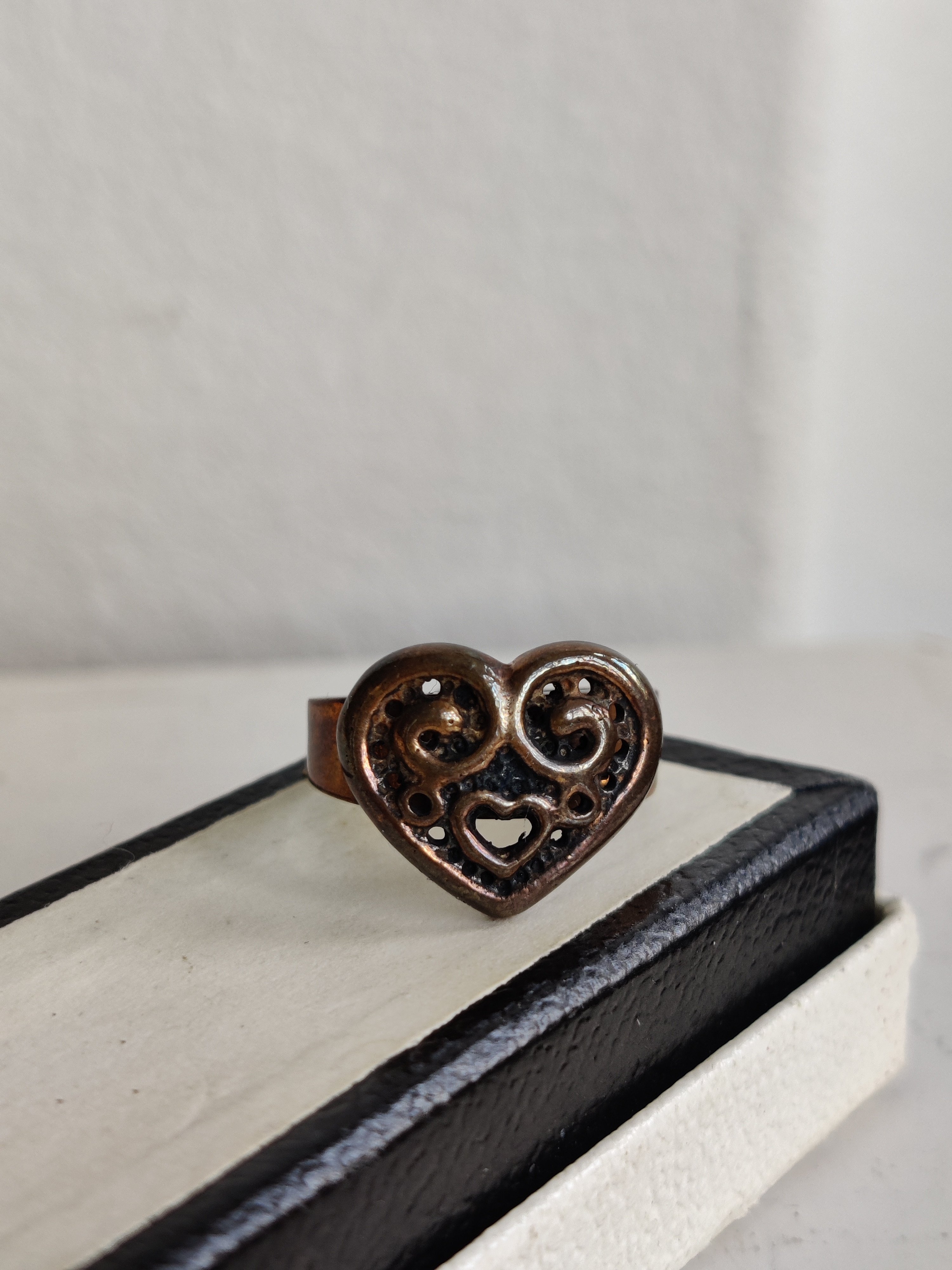Finsk bronze ring med hjerte - VINTAGE SMYKKER - SKATTEJAGT VINTAGE