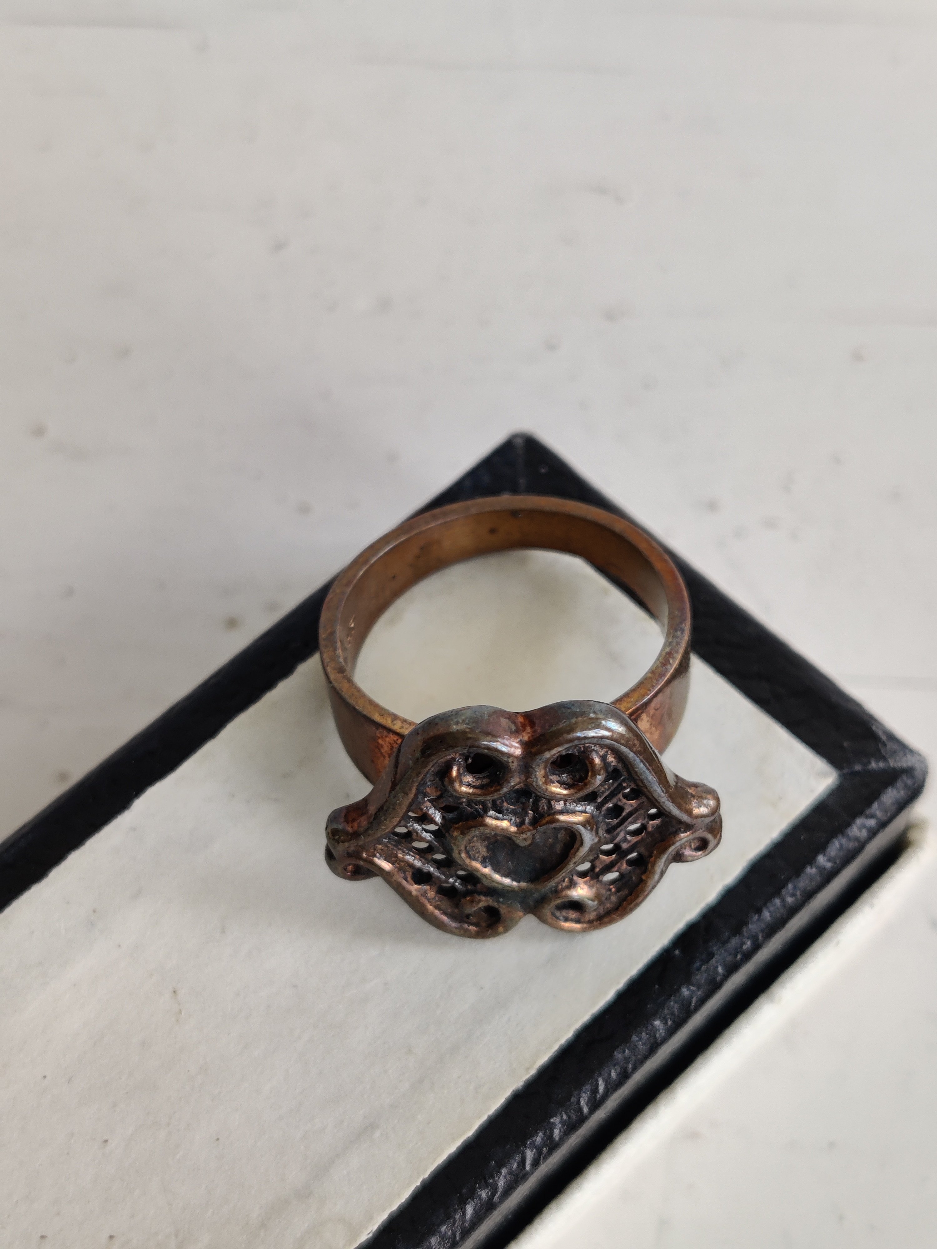 Finsk bronze ring med figur - VINTAGE SMYKKER - SKATTEJAGT VINTAGE
